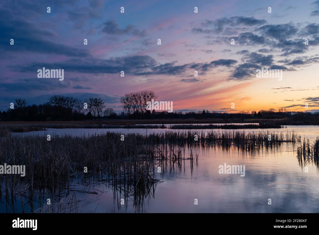 Beautiful winter sunset over lake hi-res stock photography and images ...