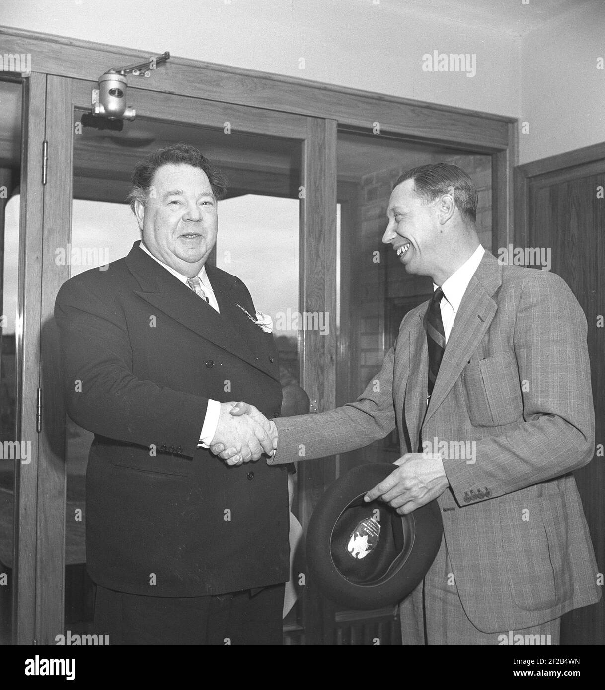 English singer 1940s hi-res stock photography and images - Alamy
