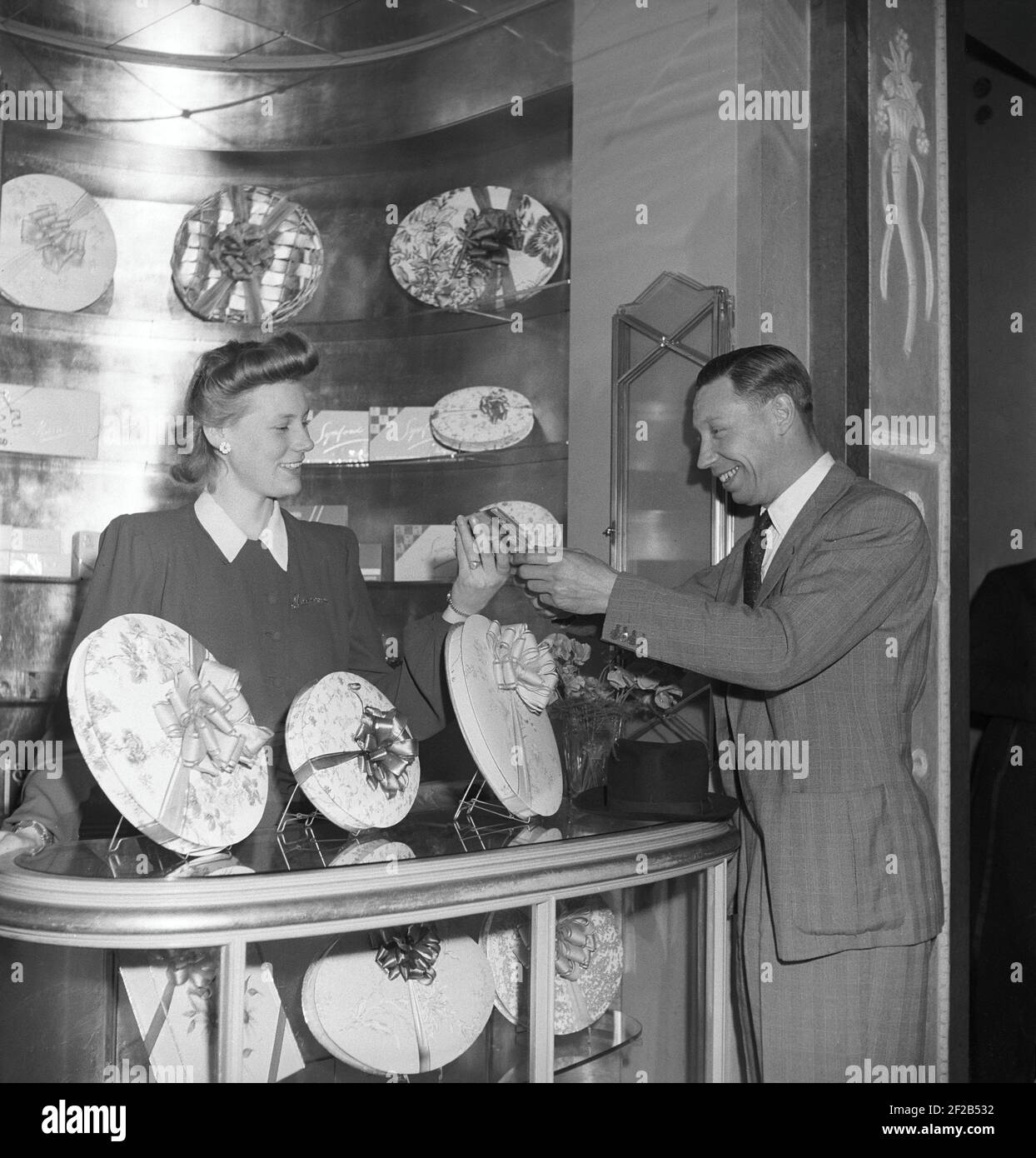 George formby 1946 hi-res stock photography and images - Alamy