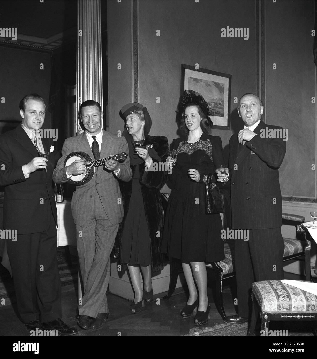 George formby ukulele hi-res stock photography and images - Alamy