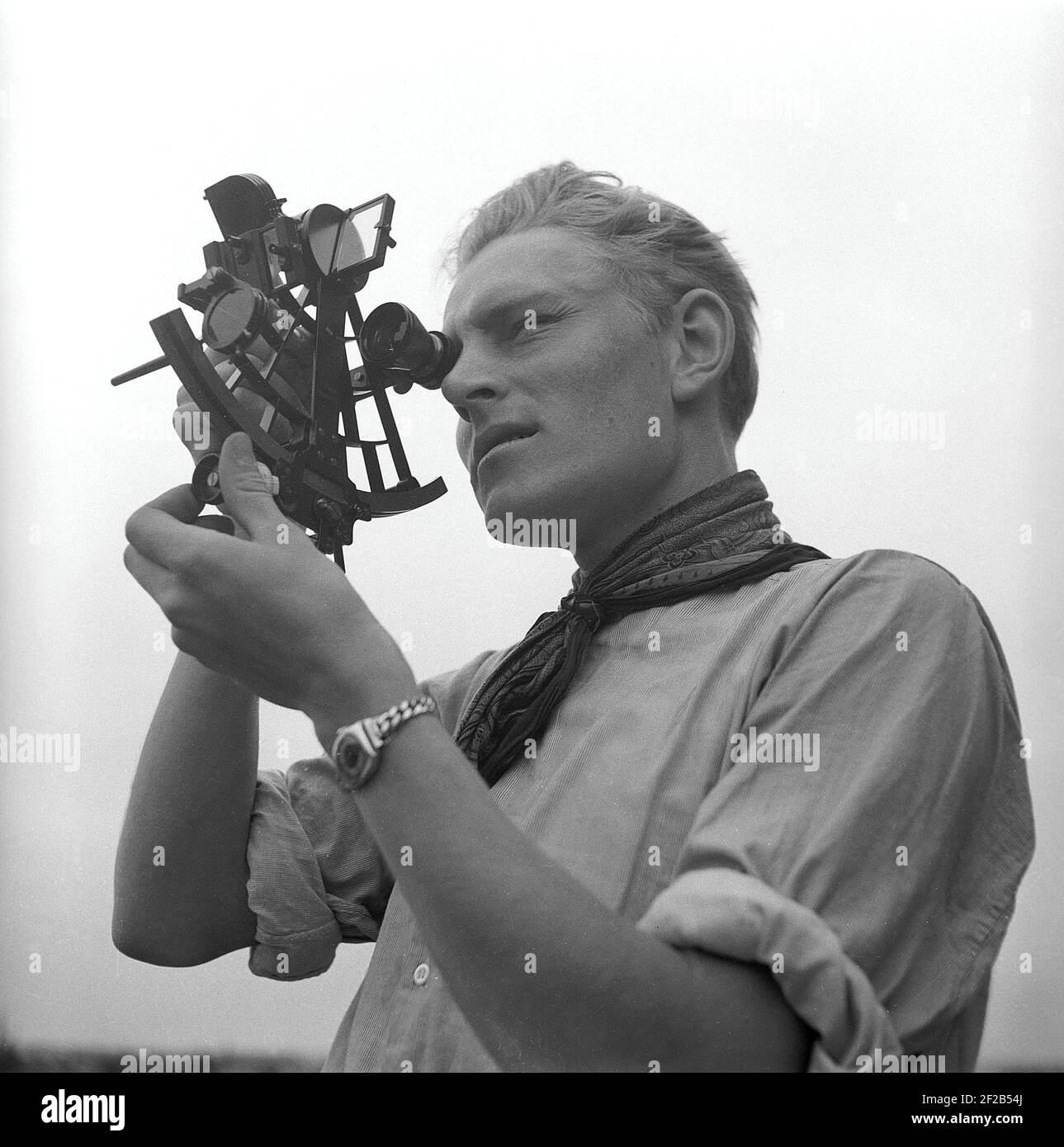 Vintage sextant hi-res stock photography and images - Alamy