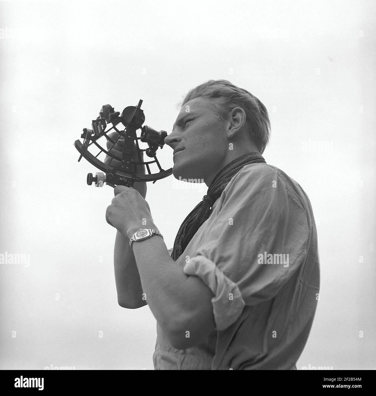 Vintage sextant hi-res stock photography and images - Alamy