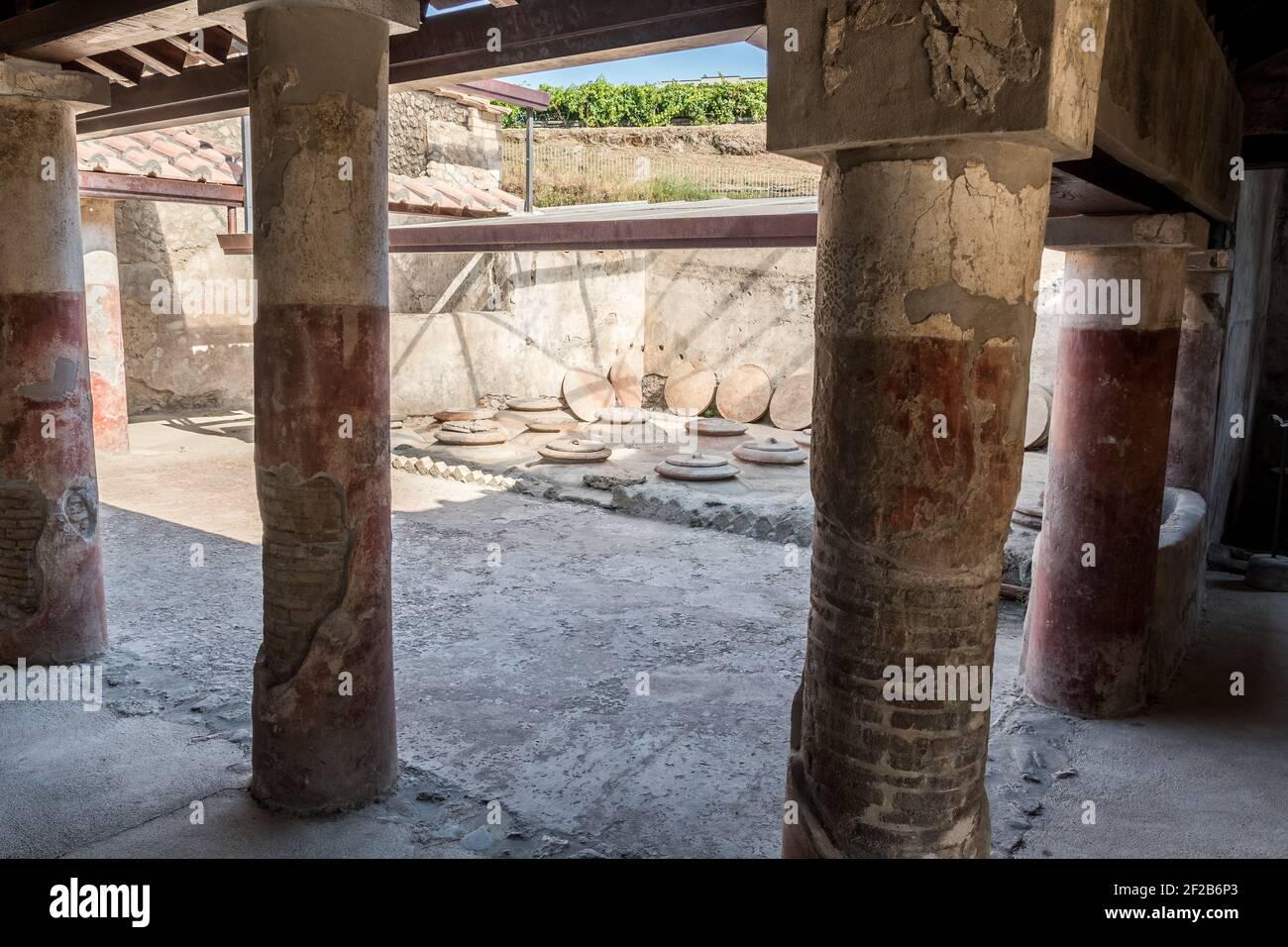 Villa Regina in Villa Boscoreale, ancient Roman country farm destroyed ...