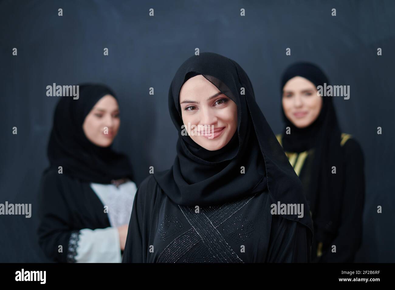 Portrait of Arab women wearing traditional clothes or abaya Stock Photo ...