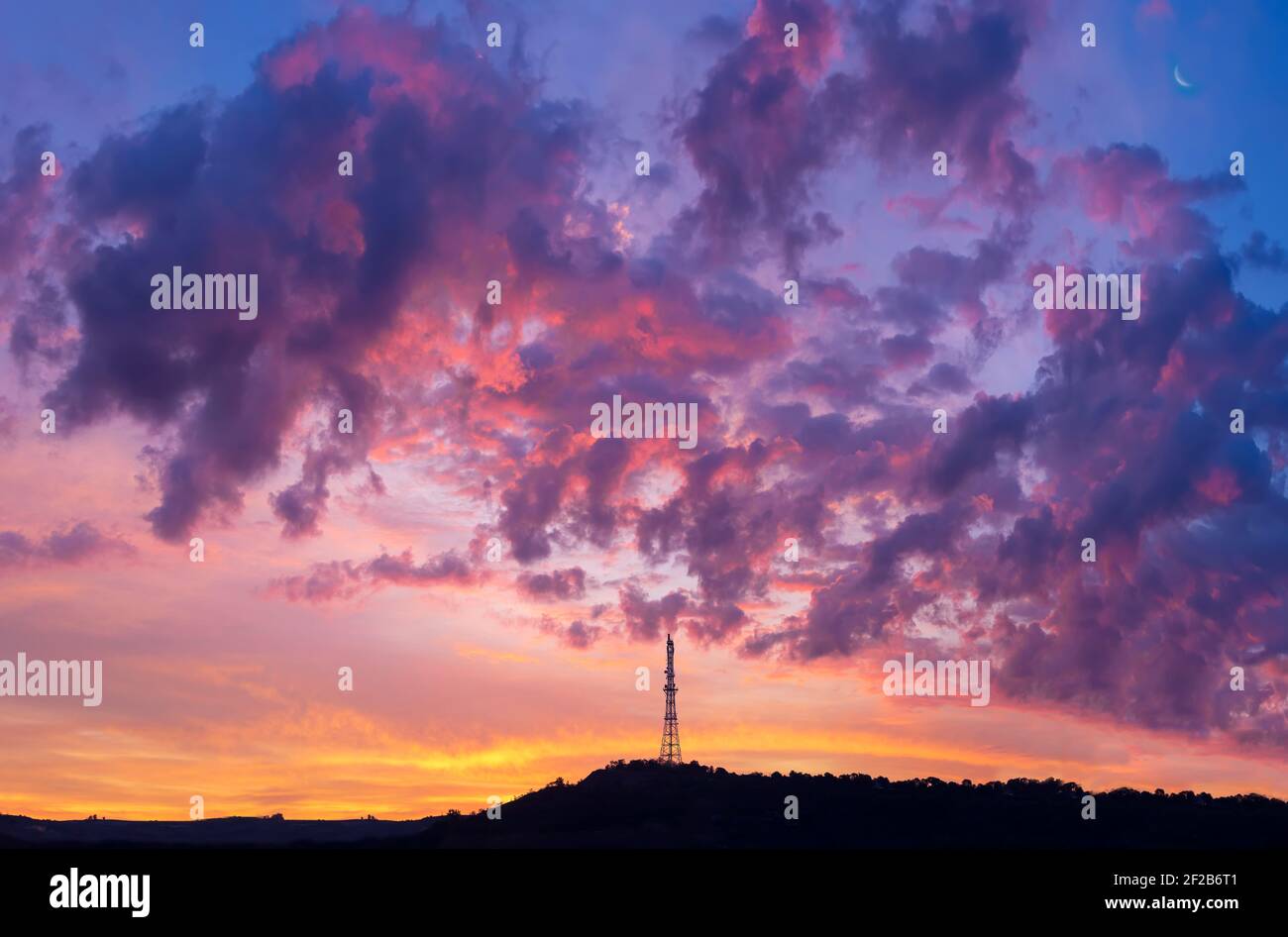 Silhouette signal antenna tower hi-res stock photography and images - Alamy