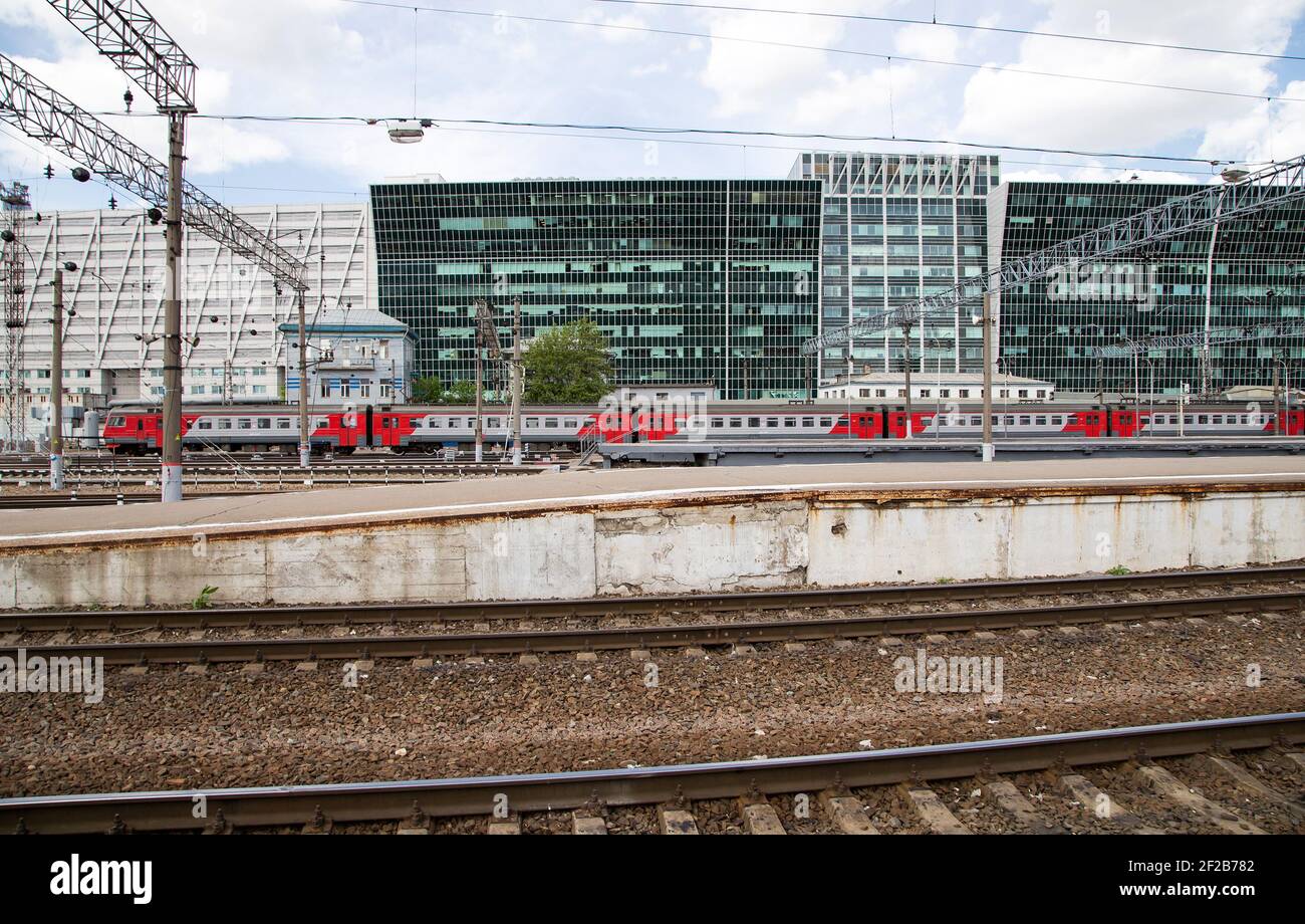 Train on Kiyevskaya railway station (Kiyevsky railway terminal ...