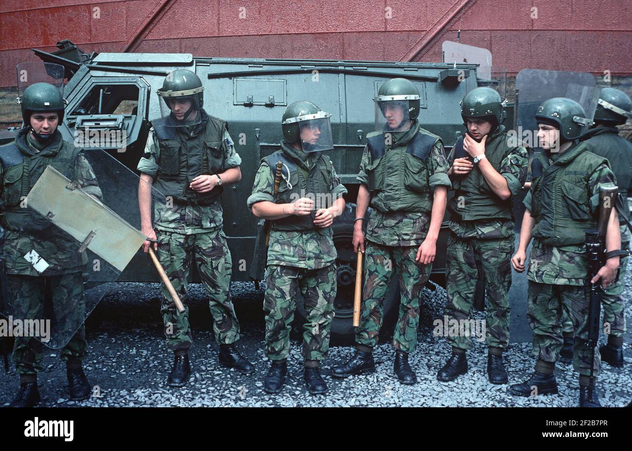 British troops in belfast hi-res stock photography and images - Alamy