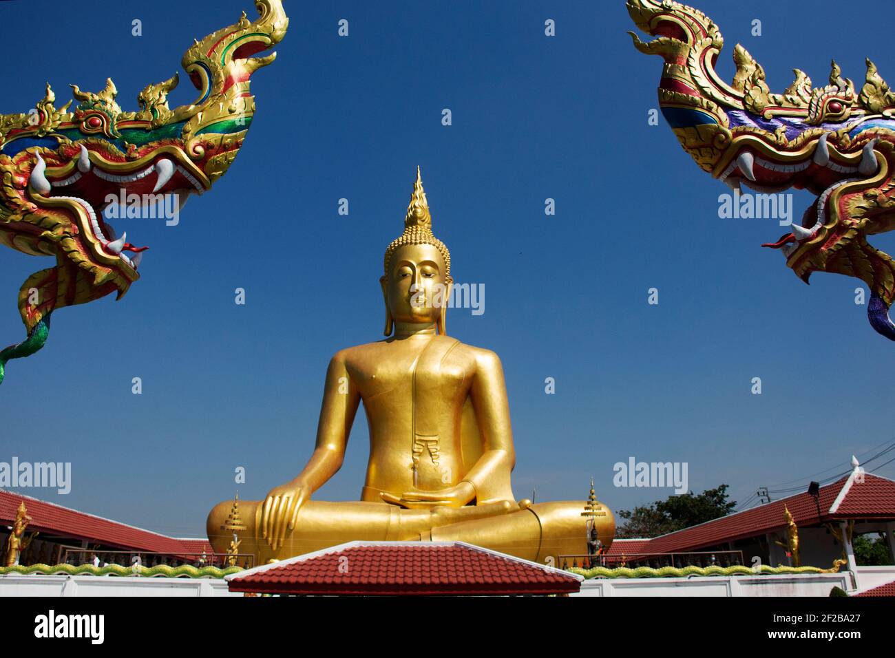 Riverside temple nonthaburi hi-res stock photography and images - Alamy