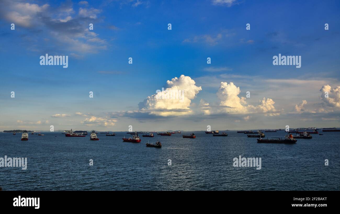 Containerships waiting hi-res stock photography and images - Alamy