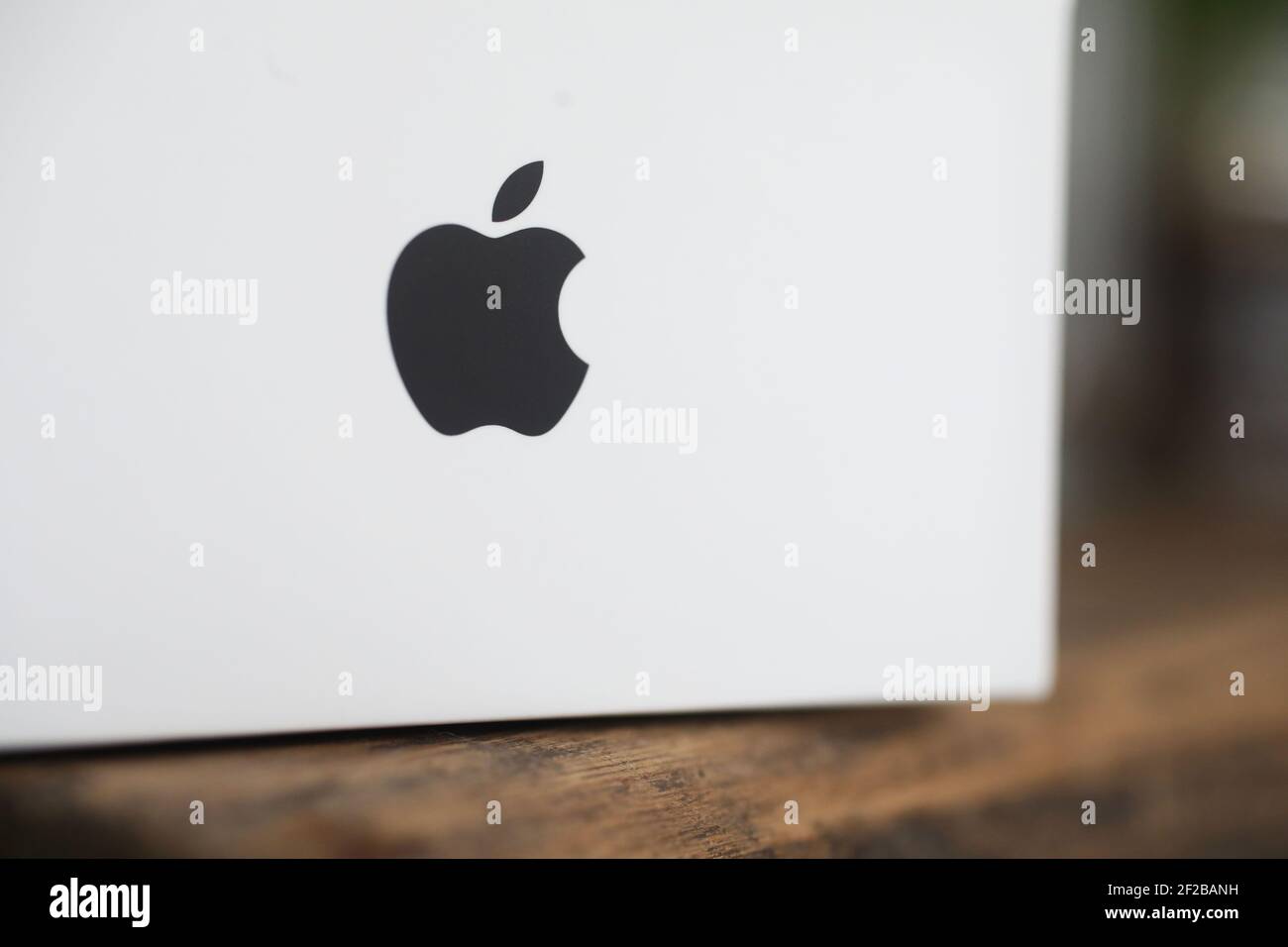 Apple iphone 10 box hi-res stock photography and images - Alamy