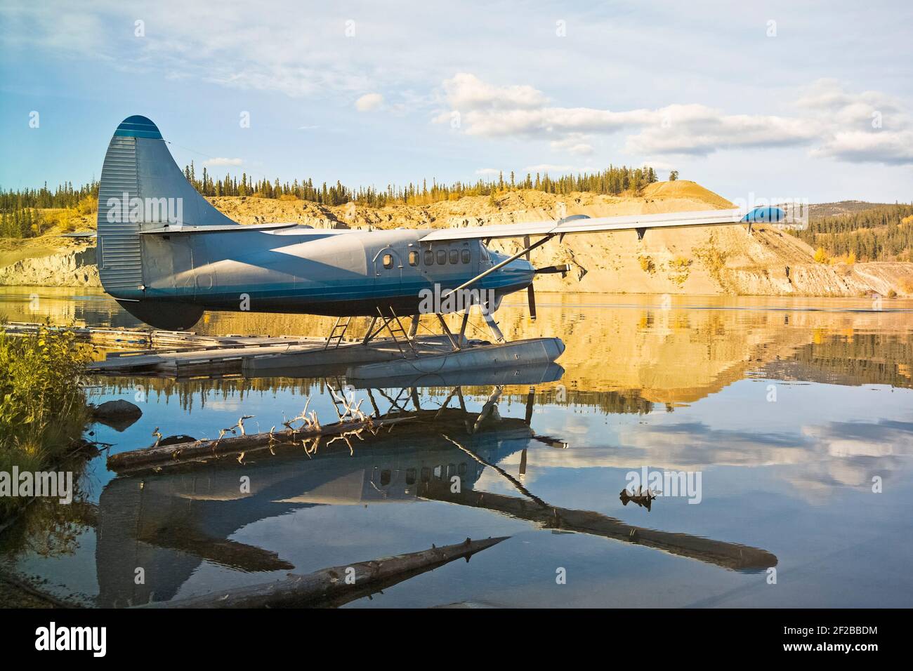 Vintage float plane hi-res stock photography and images - Alamy