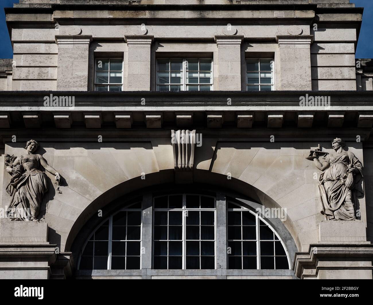 Edwardian arch window hi-res stock photography and images - Alamy