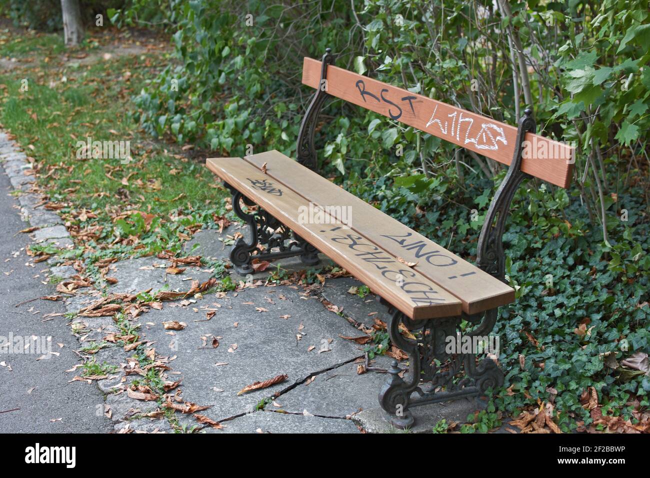 Graffiti bench hi-res stock photography and images - Alamy