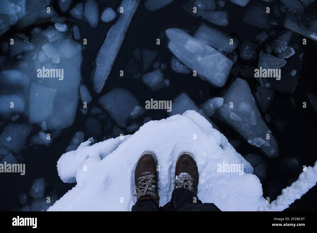 One foot overhead hi-res stock photography and images - Alamy