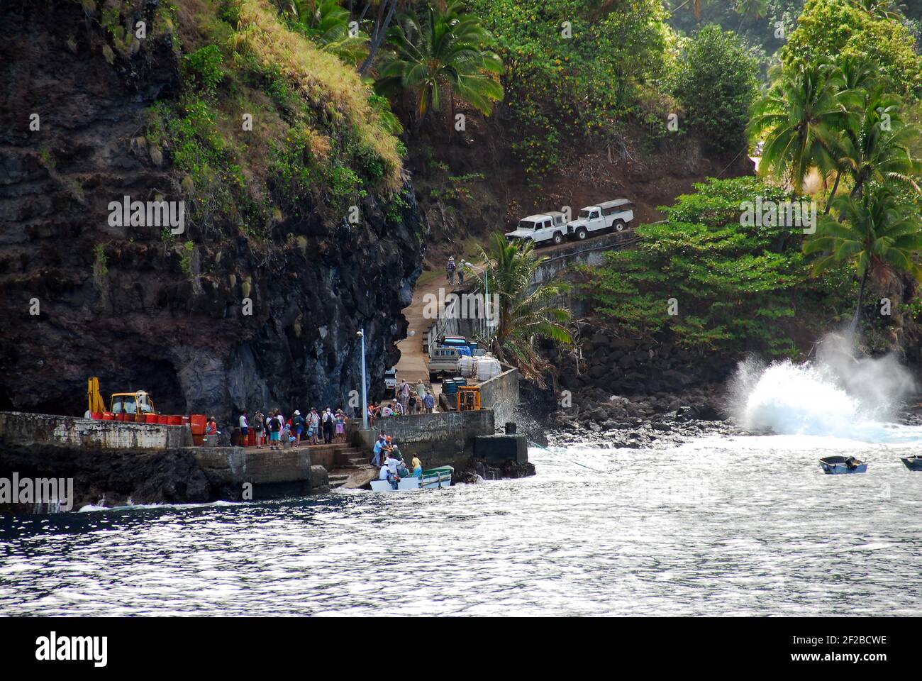 Shipping dock, off-loading of freight and passengers by ARANUI III ...