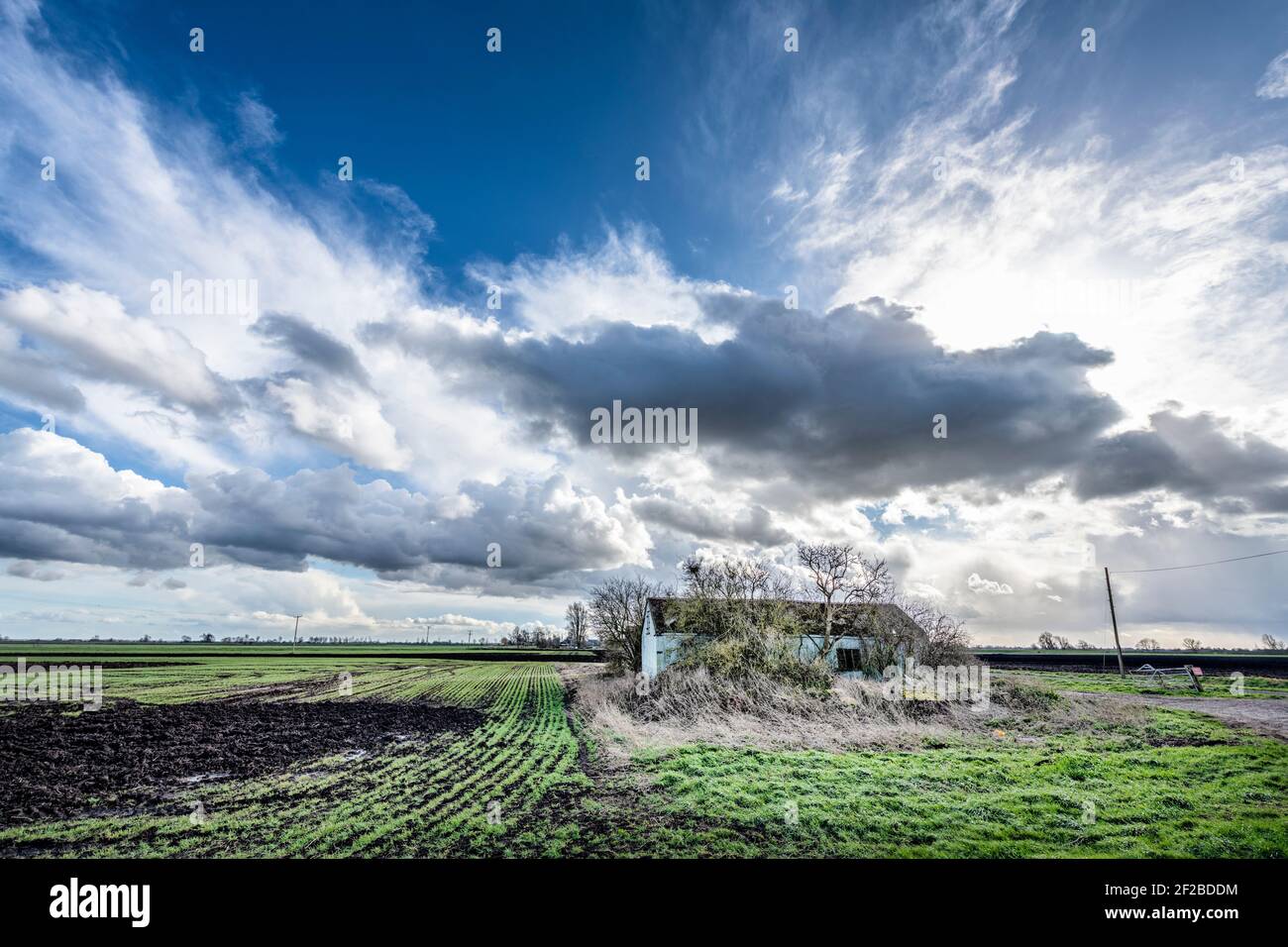East anglia anglian rural big sky hi-res stock photography and images ...