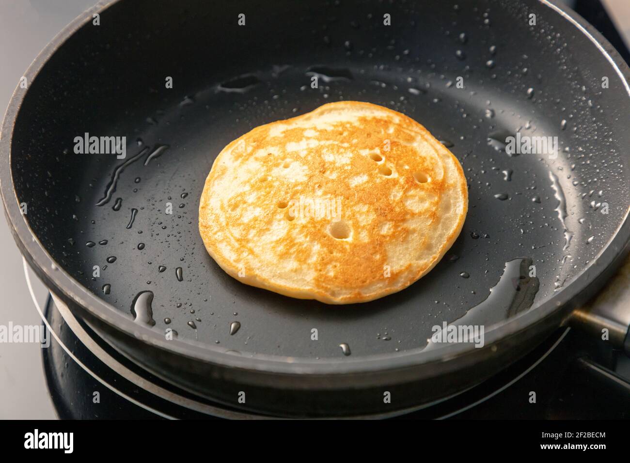 Freshly cooked delicious pancakes hi-res stock photography and images ...