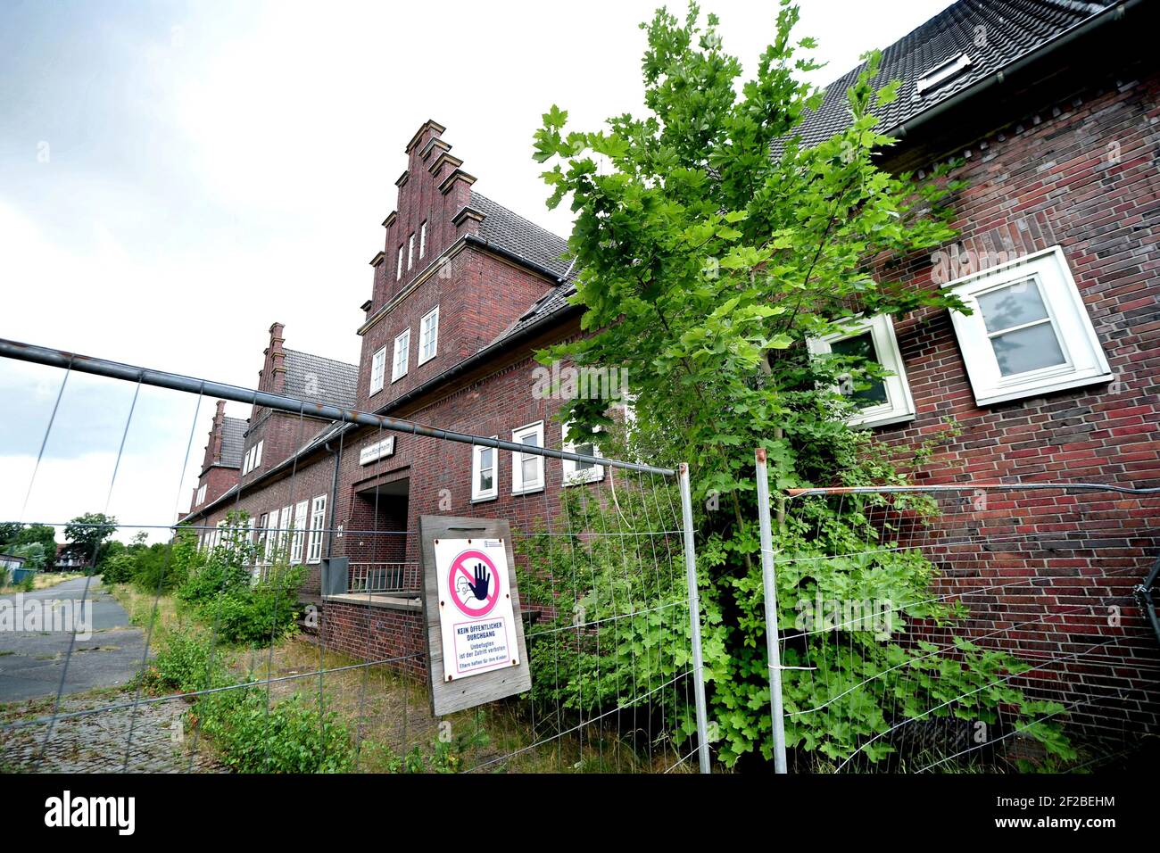 Soldiers barracks illustration hi-res stock photography and images - Alamy