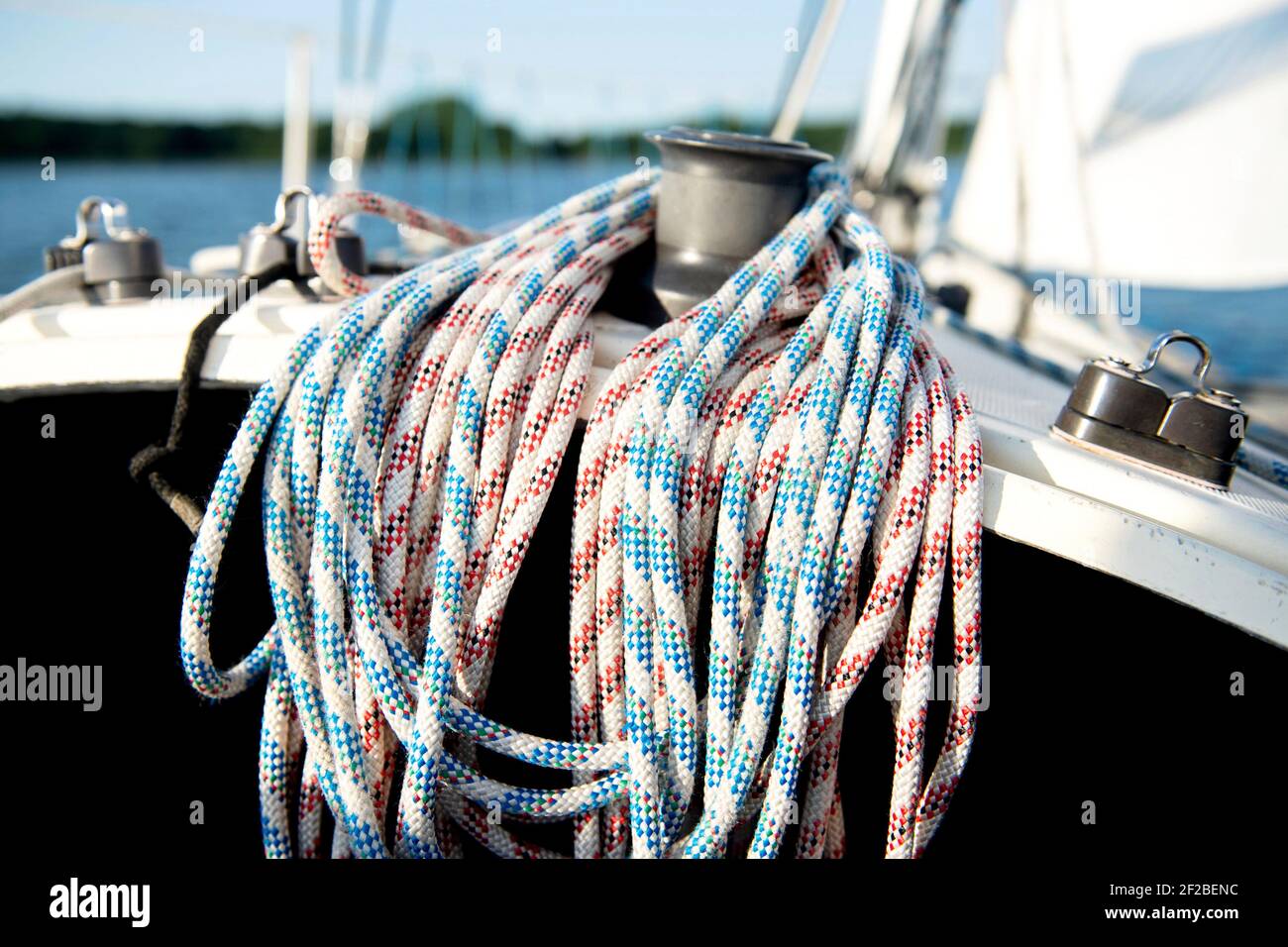 Bad Zwischenahn, Deutschland. 09th Aug, 2020. The cordage on a sailing ...