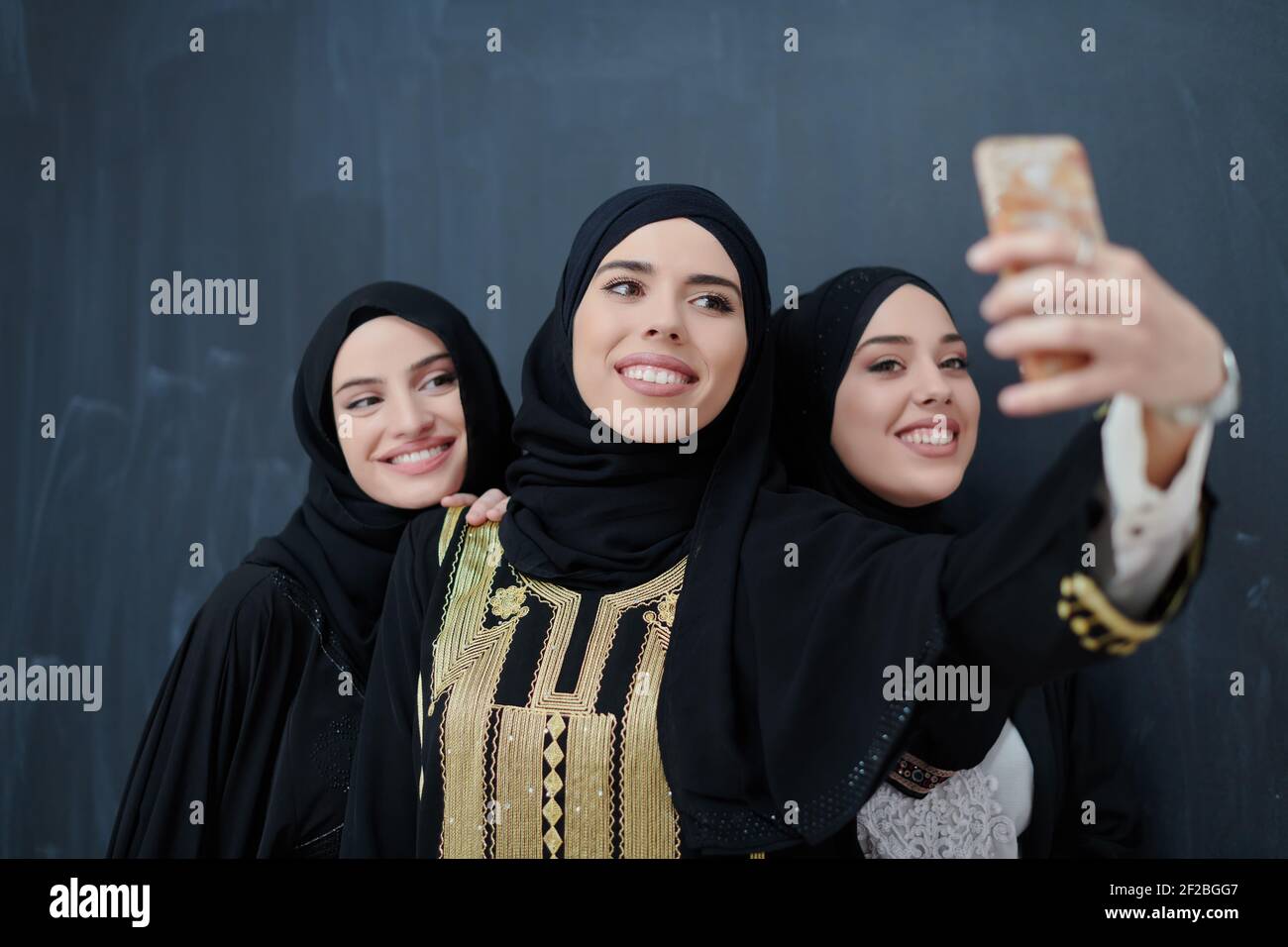 Portrait of Arab women wearing traditional clothes or abaya Stock Photo ...