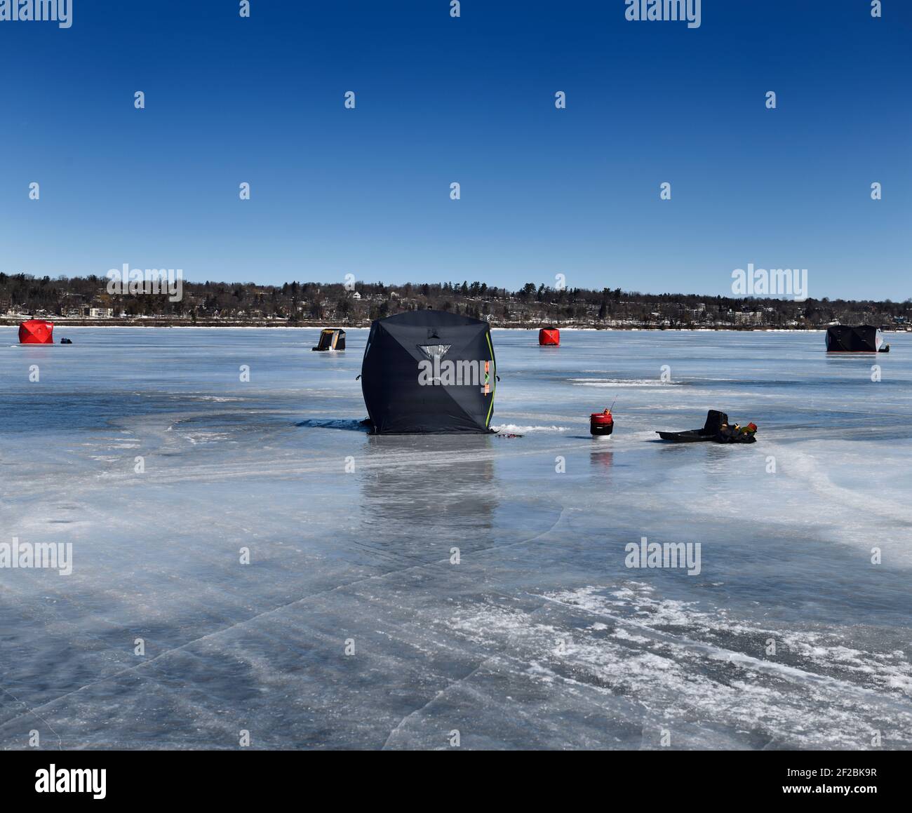 Lake simcoe ice fishing hi-res stock photography and images - Alamy