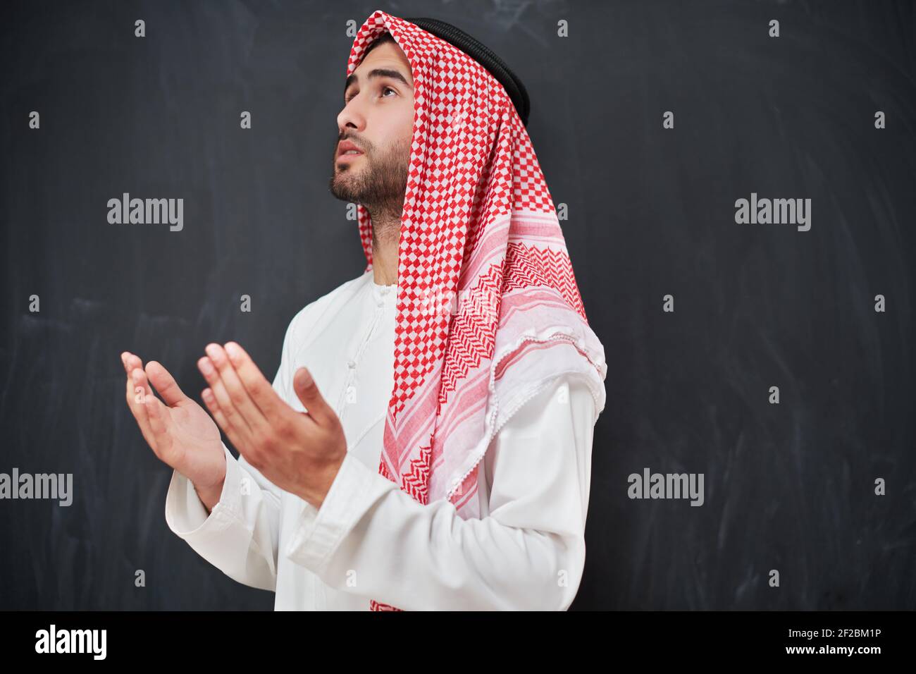 Arab man in traditional clothes praying to God or making dua Stock ...