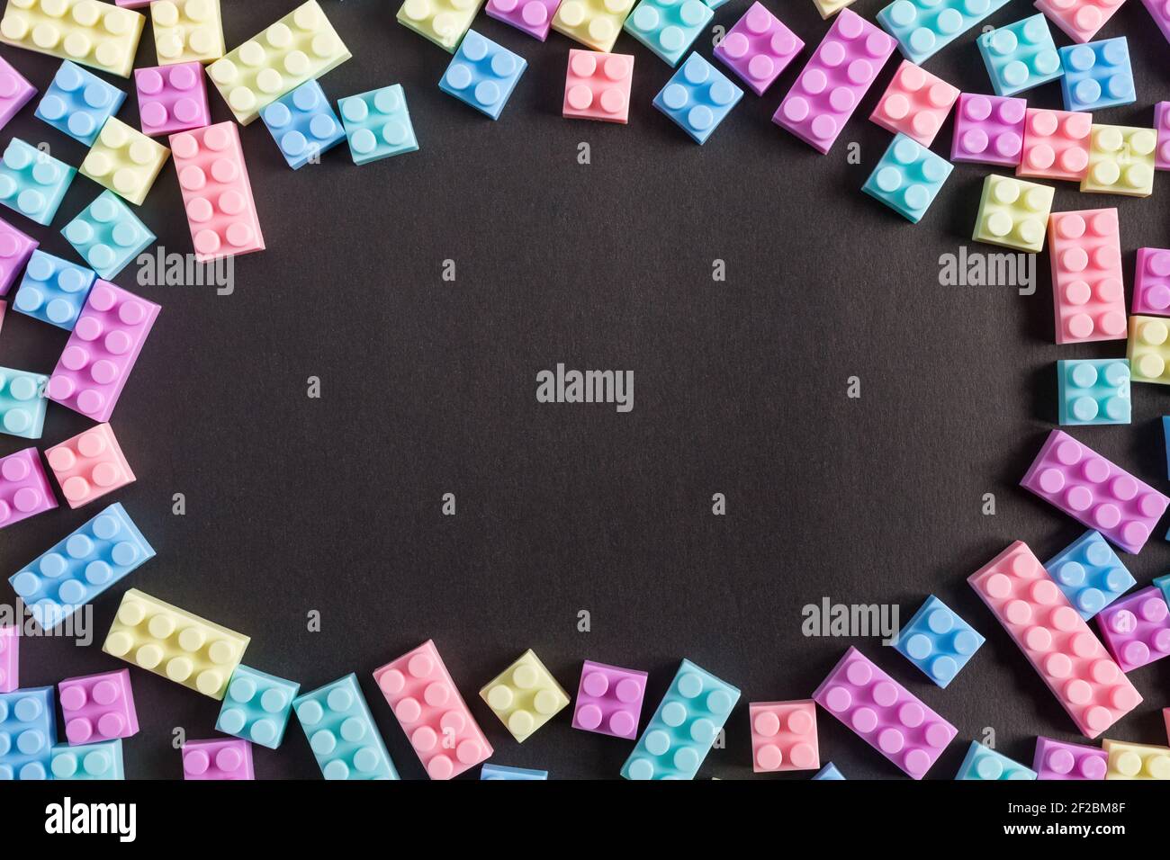 Black frame building hi-res stock photography and images - Alamy