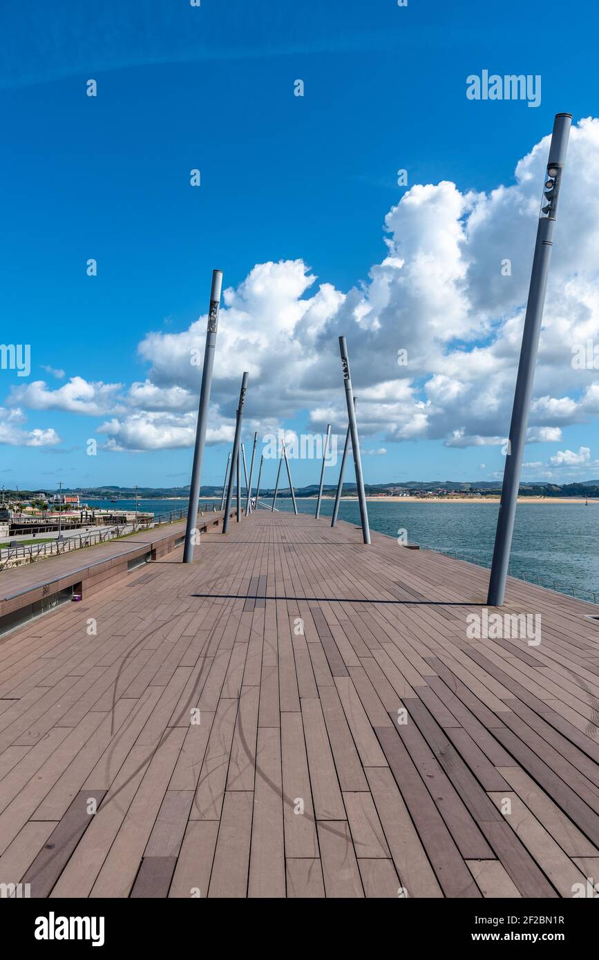 Promenade with wooden decking and street lamps of contemporary design ...