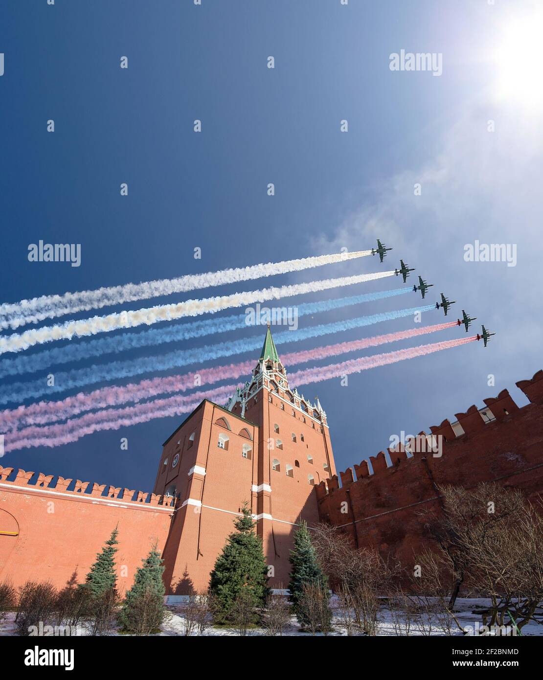 Russian military aircrafts fly in formation over Moscow( Tower of ...