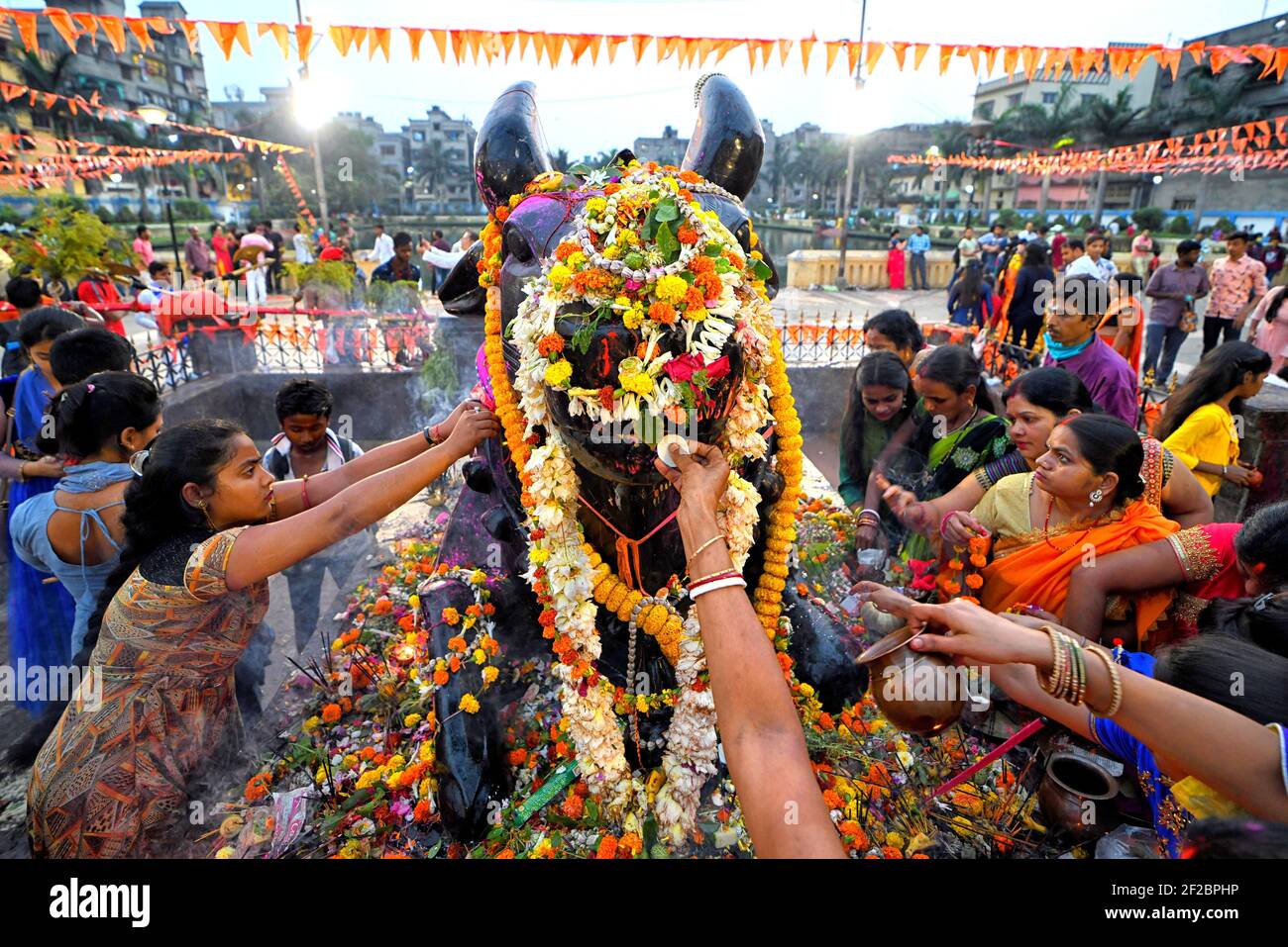 Shiva milk offering hi-res stock photography and images - Alamy