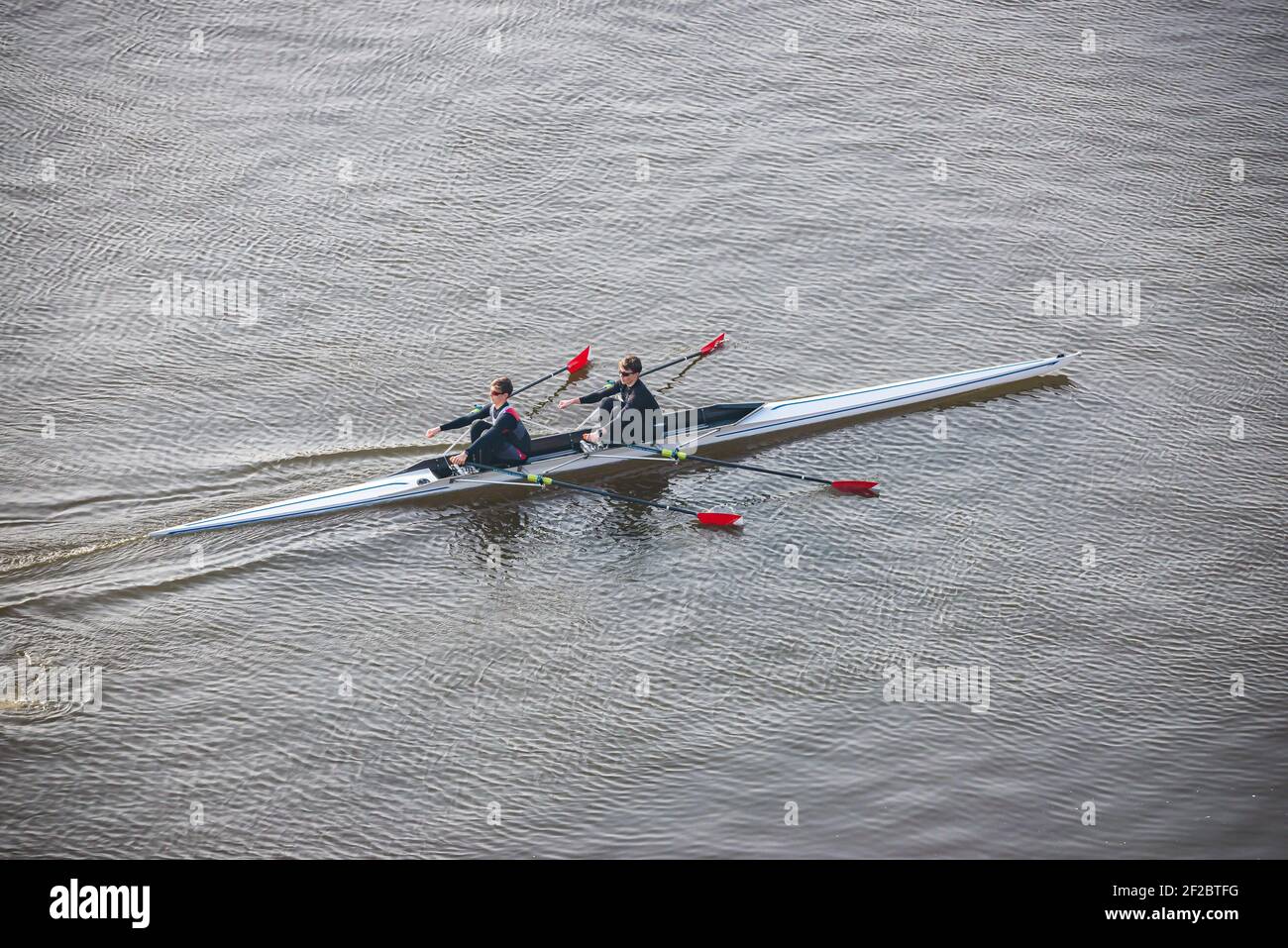 Two young women rowing hi-res stock photography and images - Alamy