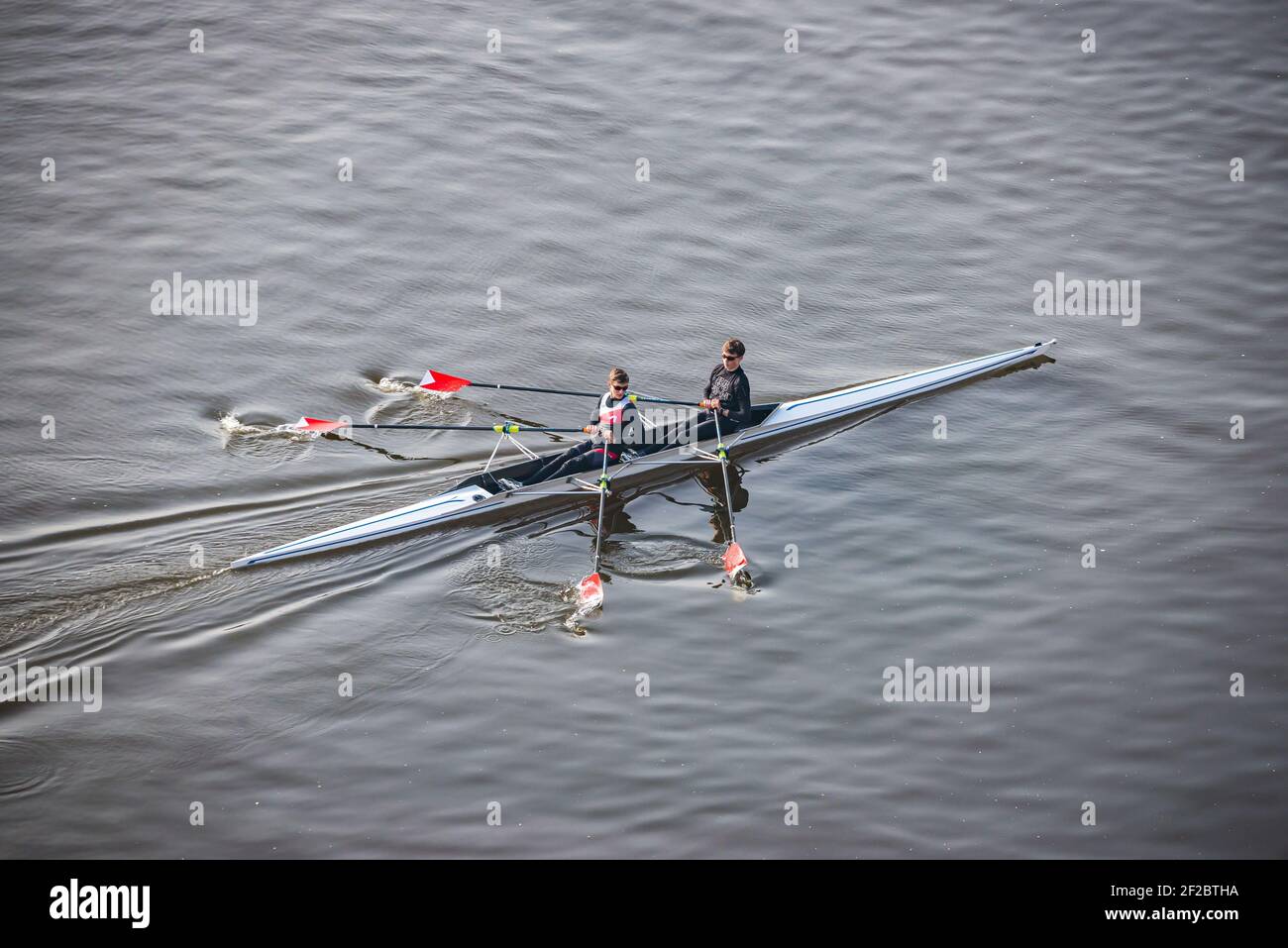 Two young women rowing hi-res stock photography and images - Alamy