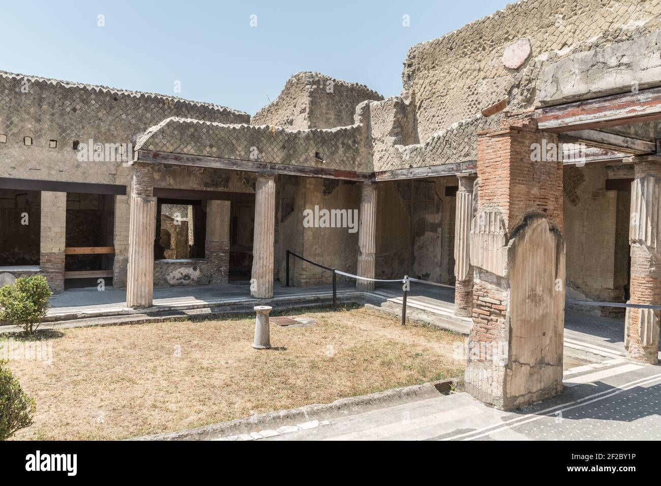 Casa del salone nero (House of the black room) in Ercolano ...