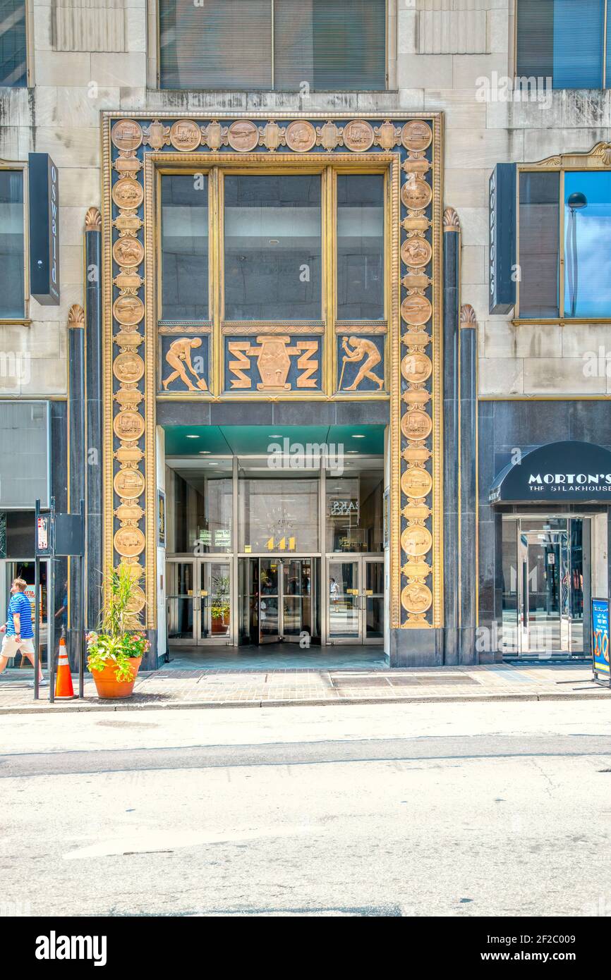 Office tower entrance hi-res stock photography and images - Alamy