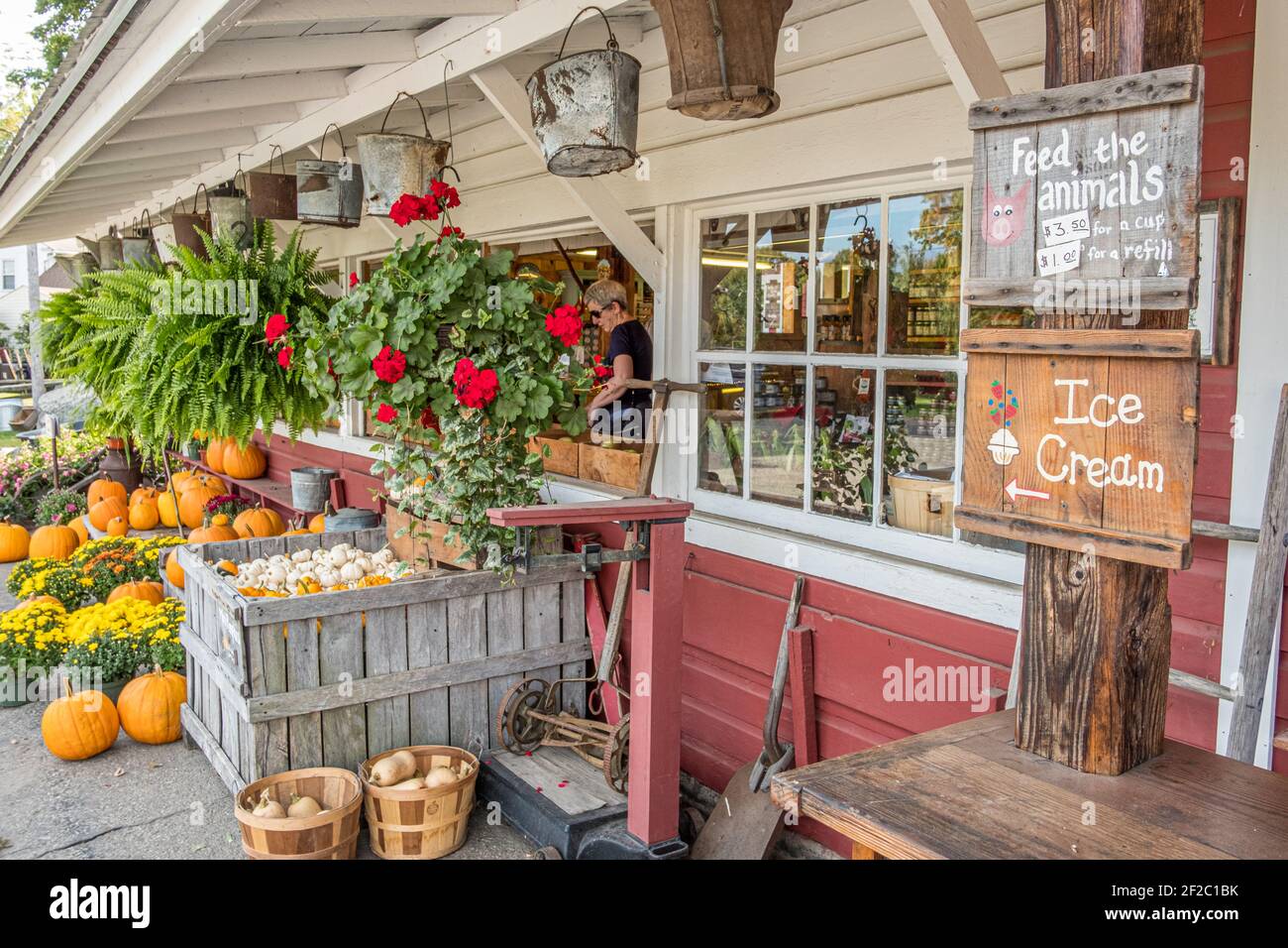 Apple stand hi-res stock photography and images - Alamy