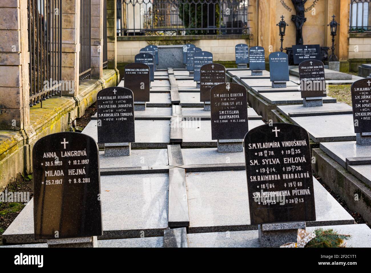 Nuns cemetery hi-res stock photography and images - Alamy