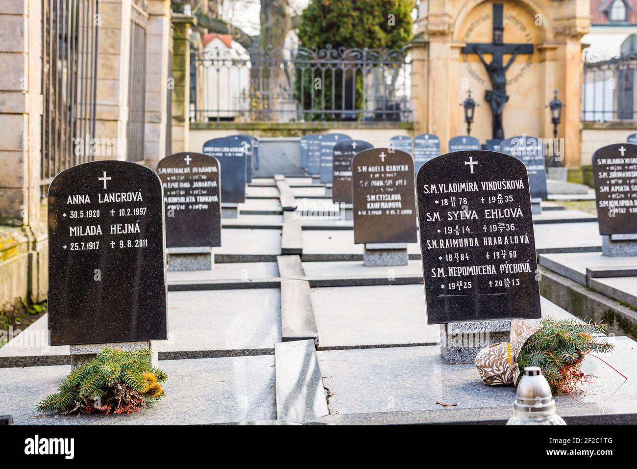 Nuns cemetery hi-res stock photography and images - Alamy