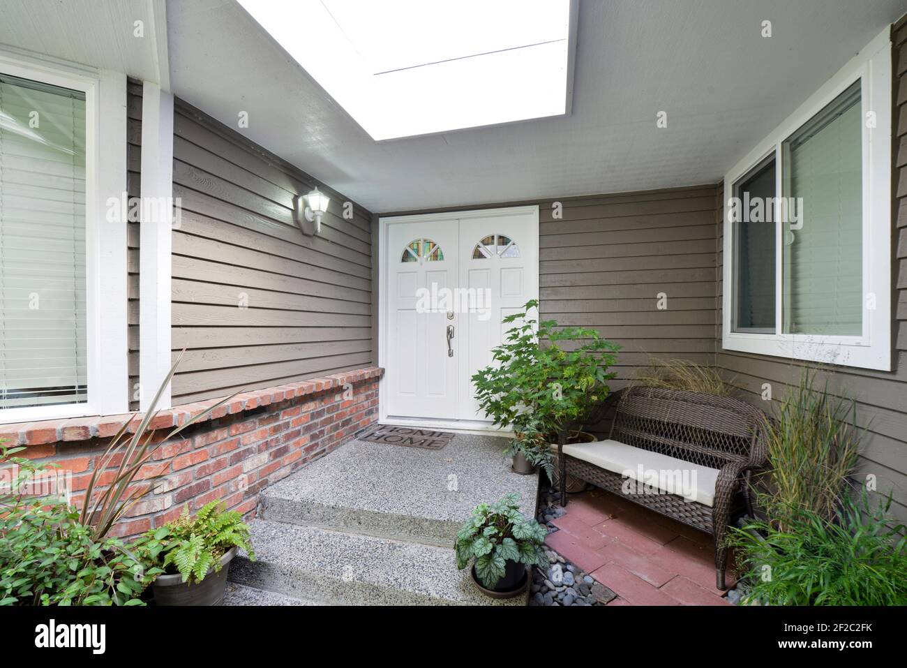 Residence exterior hi-res stock photography and images - Alamy