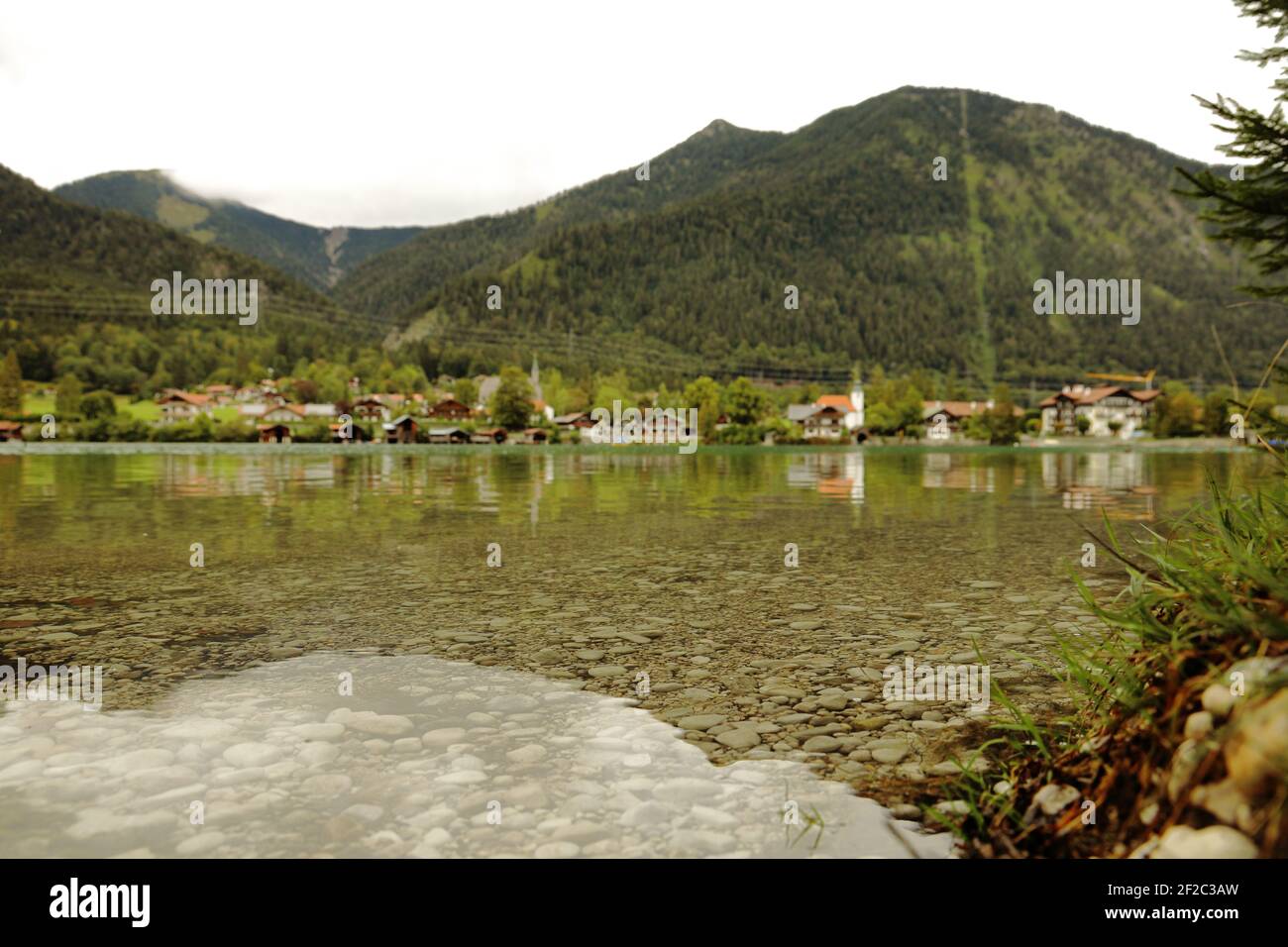 Lakeside lakeshore hi-res stock photography and images - Alamy