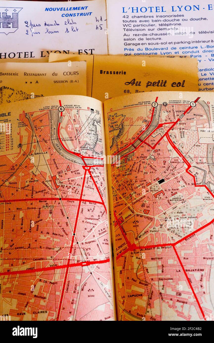 Vintage Michelin red Guide, France Stock Photo - Alamy