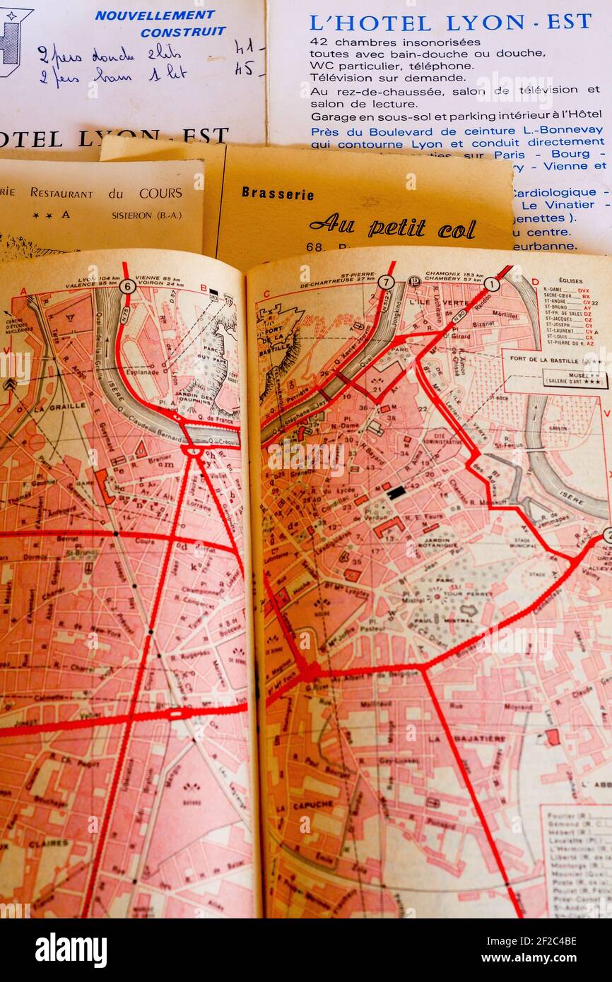 Vintage Michelin red Guide, France Stock Photo - Alamy