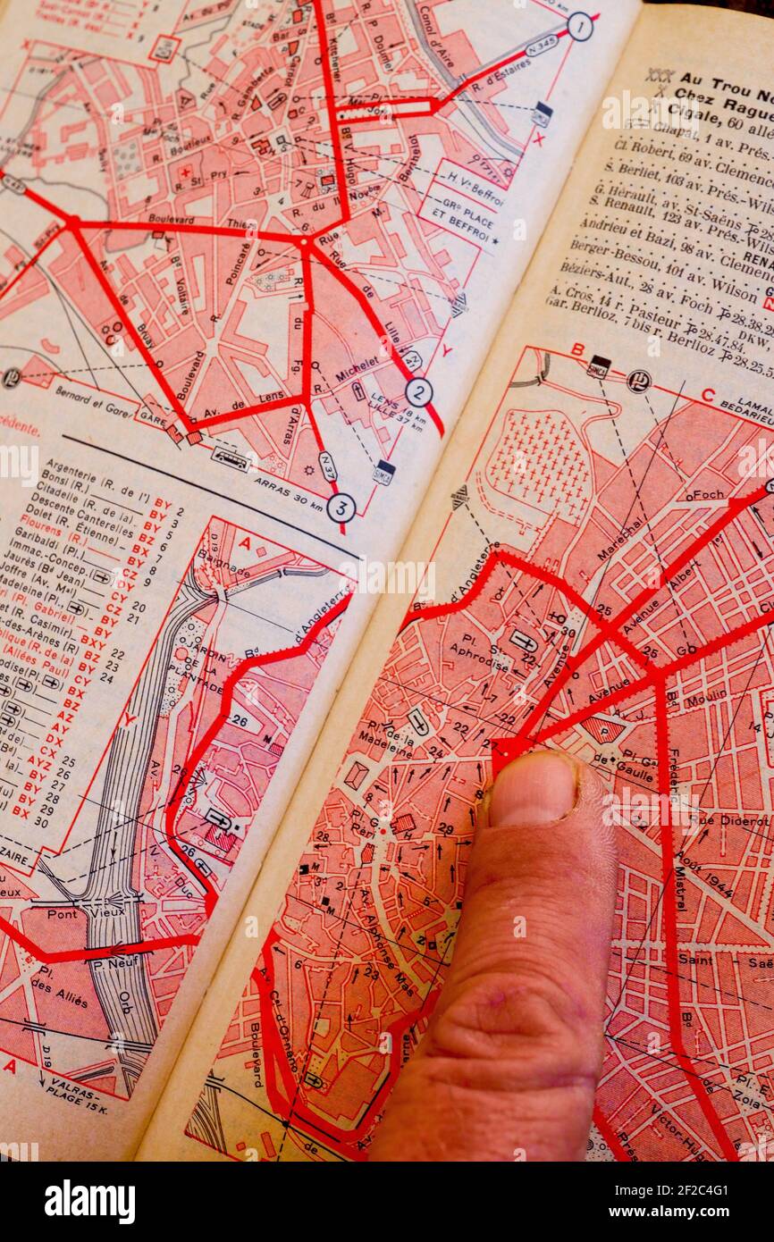 Vintage Michelin red Guide, France Stock Photo - Alamy