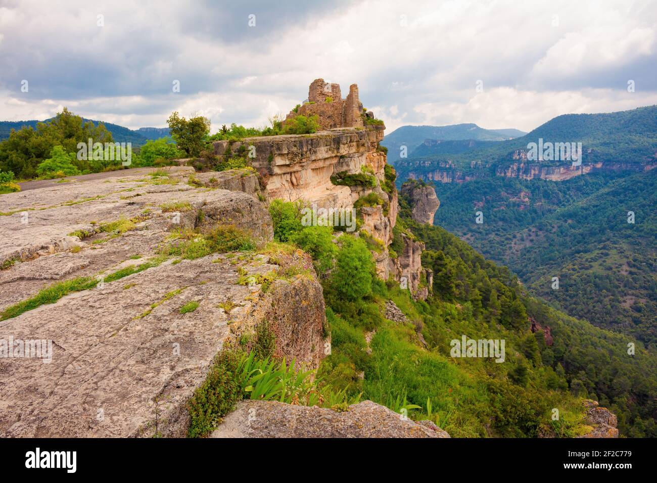 View of the southern viewpoint of the town of Siurana de Prades ...