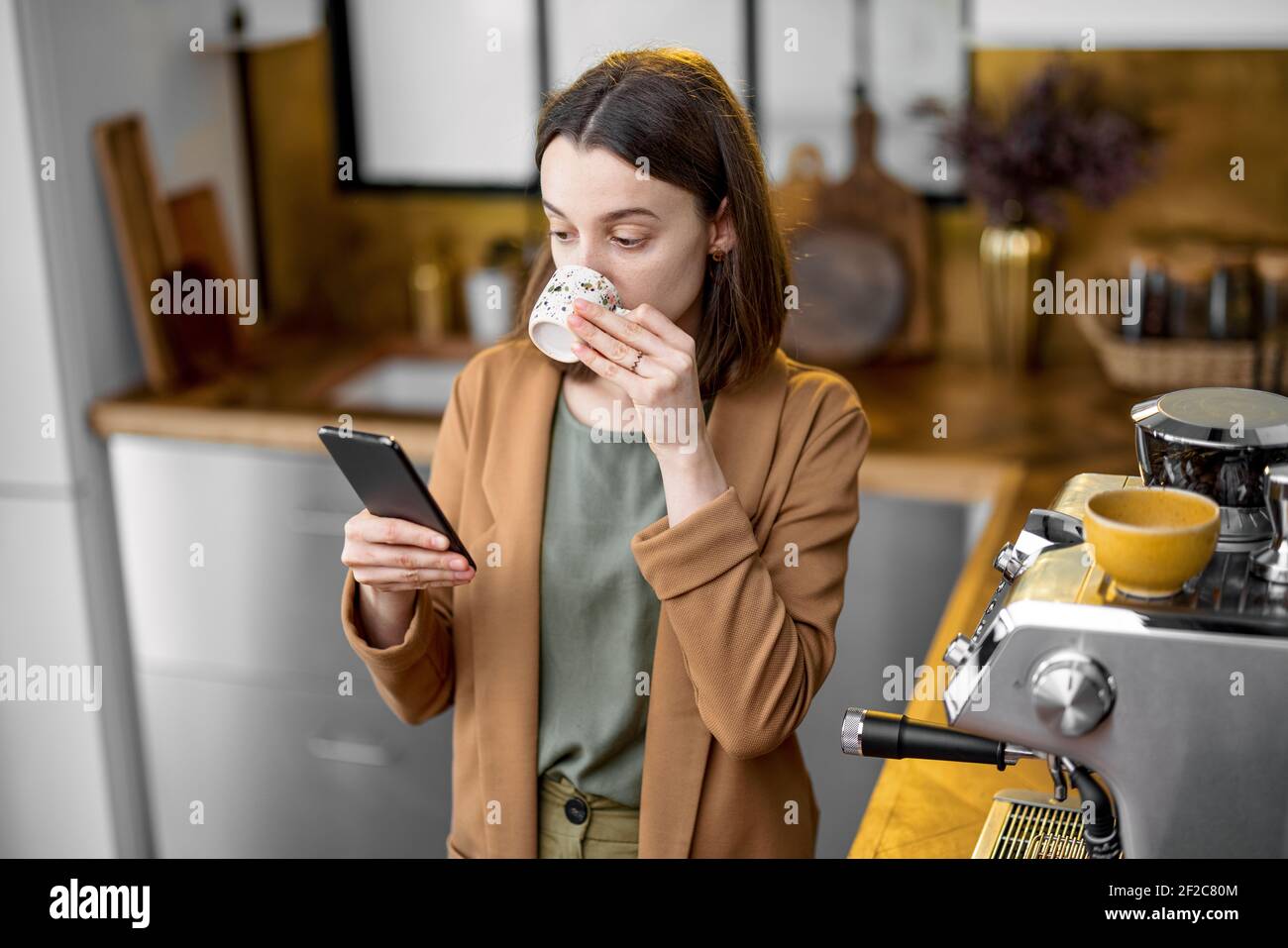 Daily work routine hi-res stock photography and images - Alamy