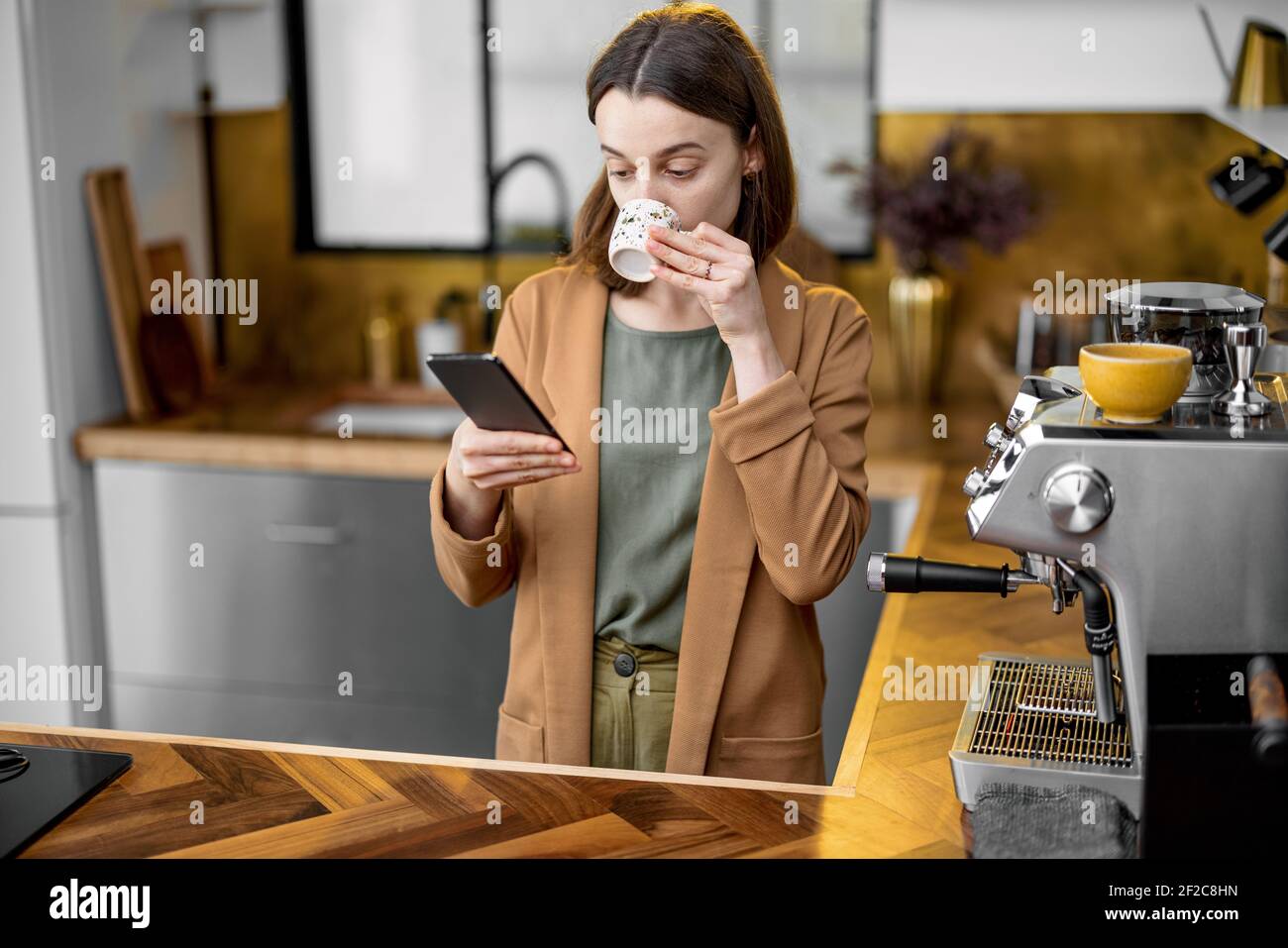 Daily work routine hi-res stock photography and images - Alamy