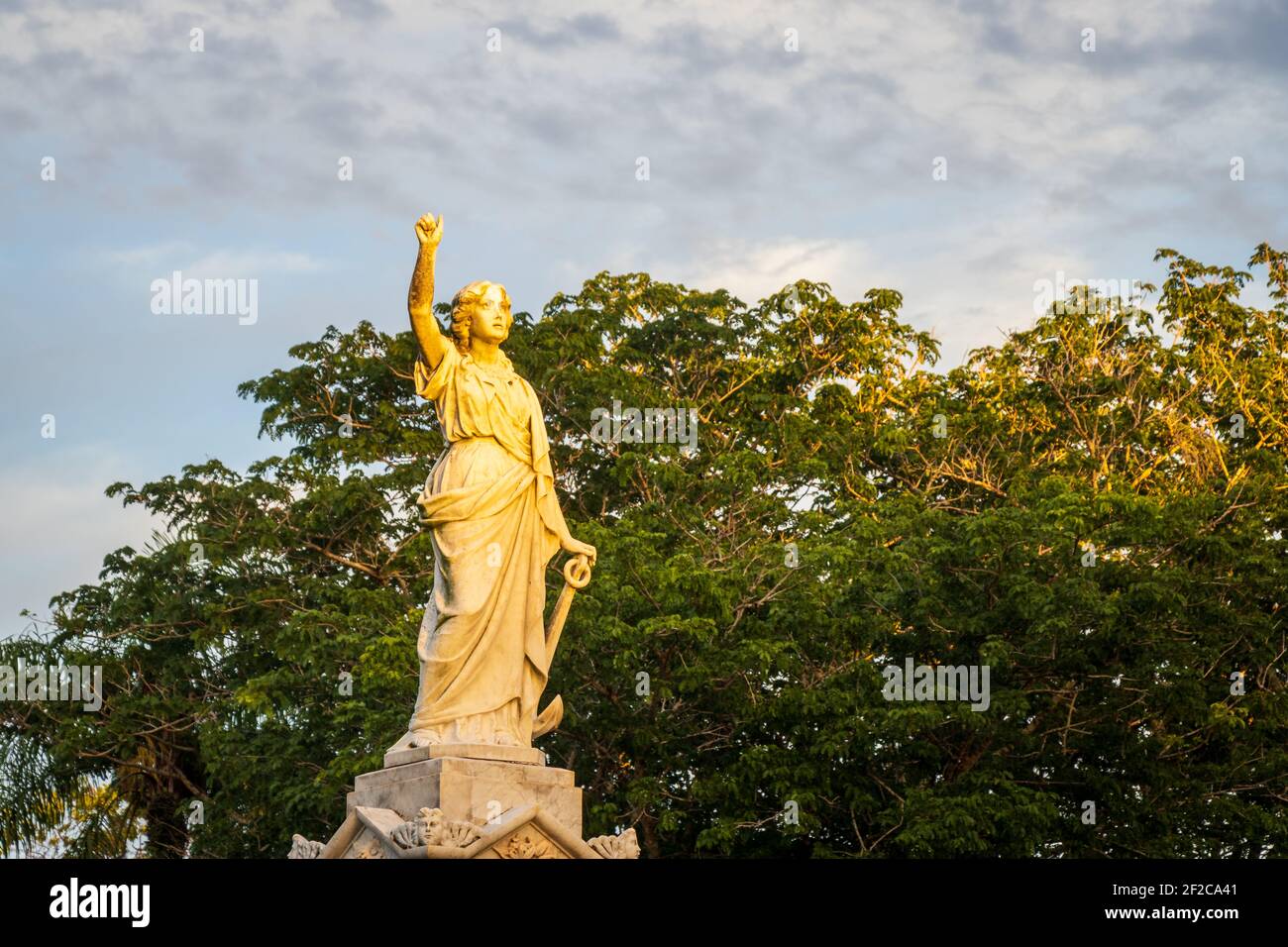 Angelic statue in sun light Stock Photo - Alamy