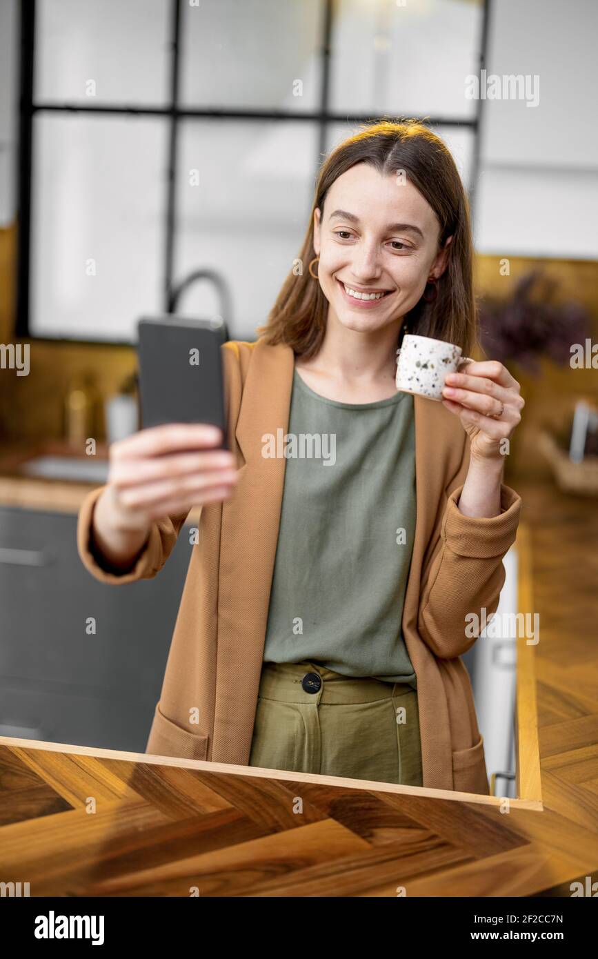 Daily work routine hi-res stock photography and images - Alamy