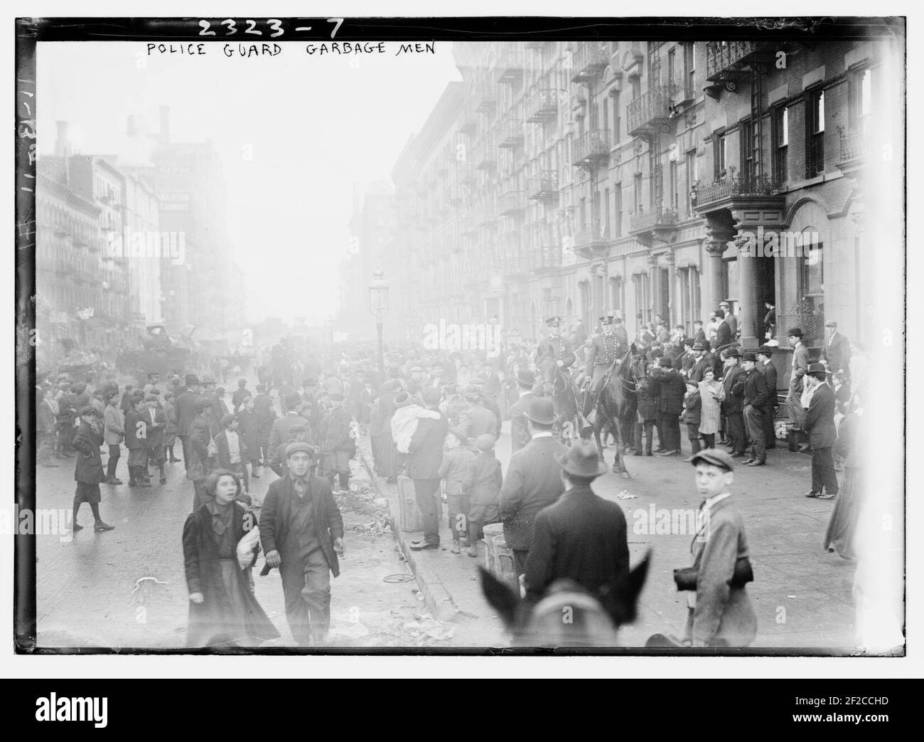 Police guard garbage men hi-res stock photography and images - Alamy