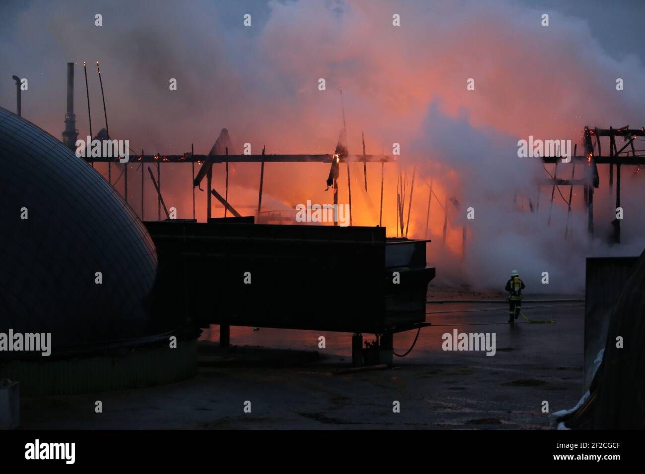 Prevent explosion hi-res stock photography and images - Alamy