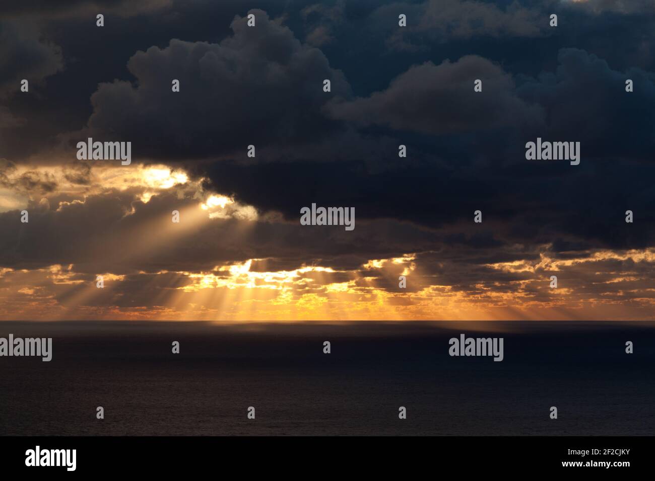 God ray hi-res stock photography and images - Alamy